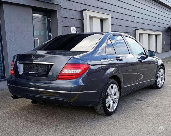 Pelēks Mercedes-Benz c-220 2013 Kauņa, ar dzinēja tilpumu 0.00 L un nobraukumu 263 tūkst. km par 5900 €, foto 5 vietnē AUTOMOTO.COM.LV