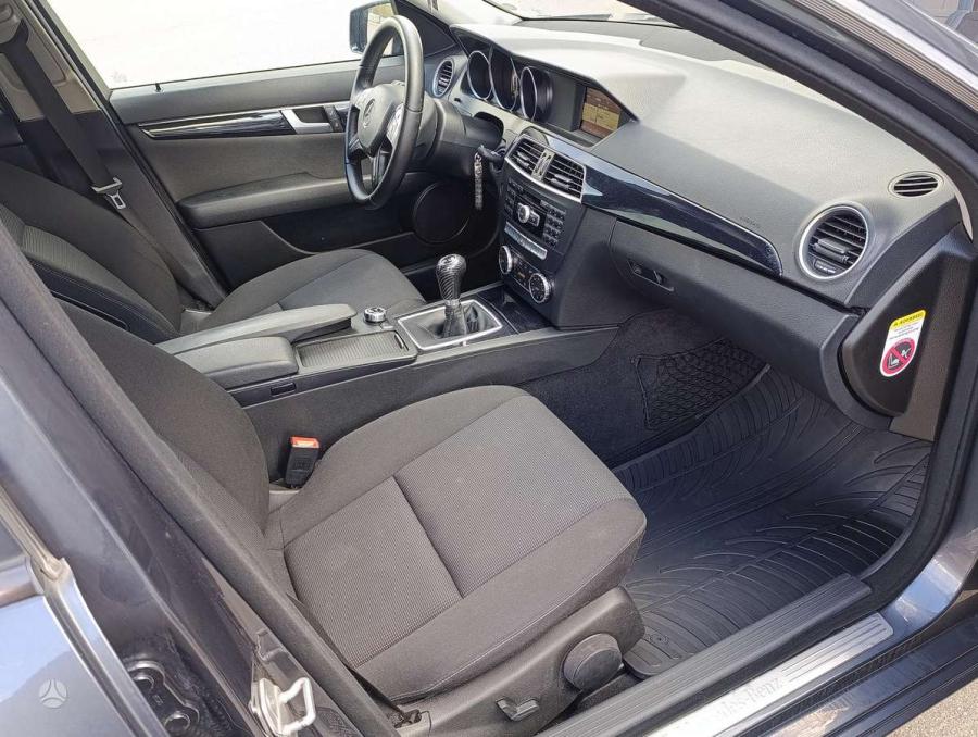 Pelēks Mercedes-Benz c-220 2013 Kauņa, ar dzinēja tilpumu 0.00 L un nobraukumu 263 tūkst. km par 5900 €, foto 9 vietnē AUTOMOTO.COM.LV