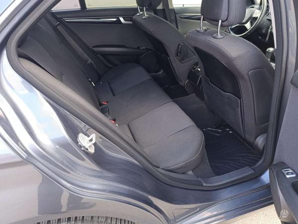 Pelēks Mercedes-Benz c-220 2013 Kauņa, ar dzinēja tilpumu 0.00 L un nobraukumu 263 tūkst. km par 5900 €, foto 10 vietnē AUTOMOTO.COM.LV