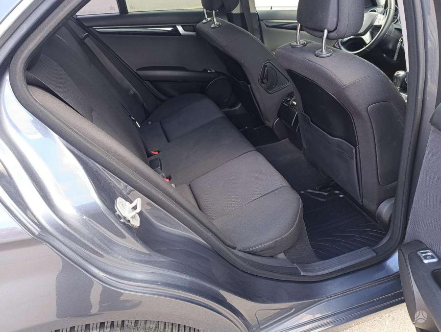 Pelēks Mercedes-Benz c-220 2013 Kauņa, ar dzinēja tilpumu 0.00 L un nobraukumu 263 tūkst. km par 5900 €, foto 10 vietnē AUTOMOTO.COM.LV