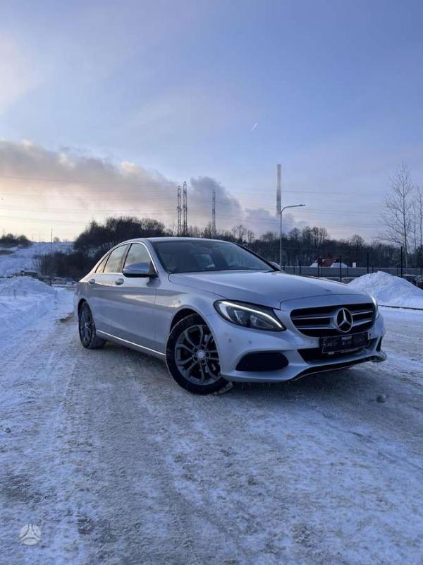 Grey Mercedes-Benz c-220 2015 in Vilnius, with an engine capacity of 2.14 L and mileage of 172 thousand km for 15000 €, photo 1 on AUTOMOTO.COM.LV