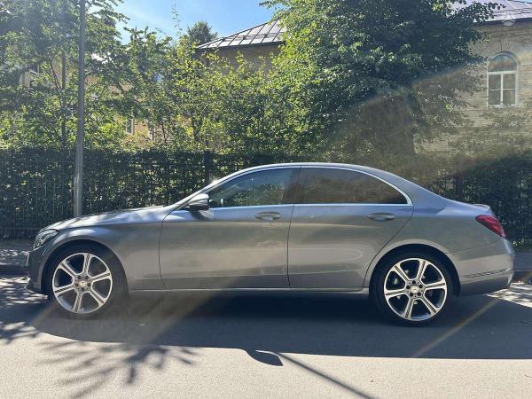 Grey Mercedes-Benz c-220 2015 in Vilnius, with an engine capacity of 2.14 L and mileage of 283 thousand km for 12700 €, photo 1 on AUTOMOTO.COM.LV