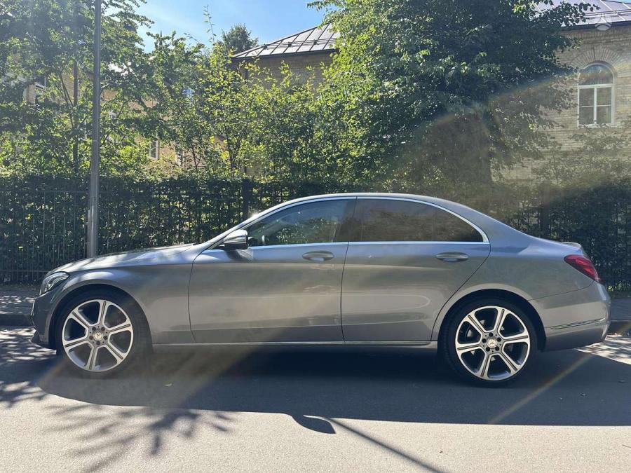 Grey Mercedes-Benz c-220 2015 in Vilnius, with an engine capacity of 2.14 L and mileage of 283 thousand km for 12700 €, photo 1 on AUTOMOTO.COM.LV