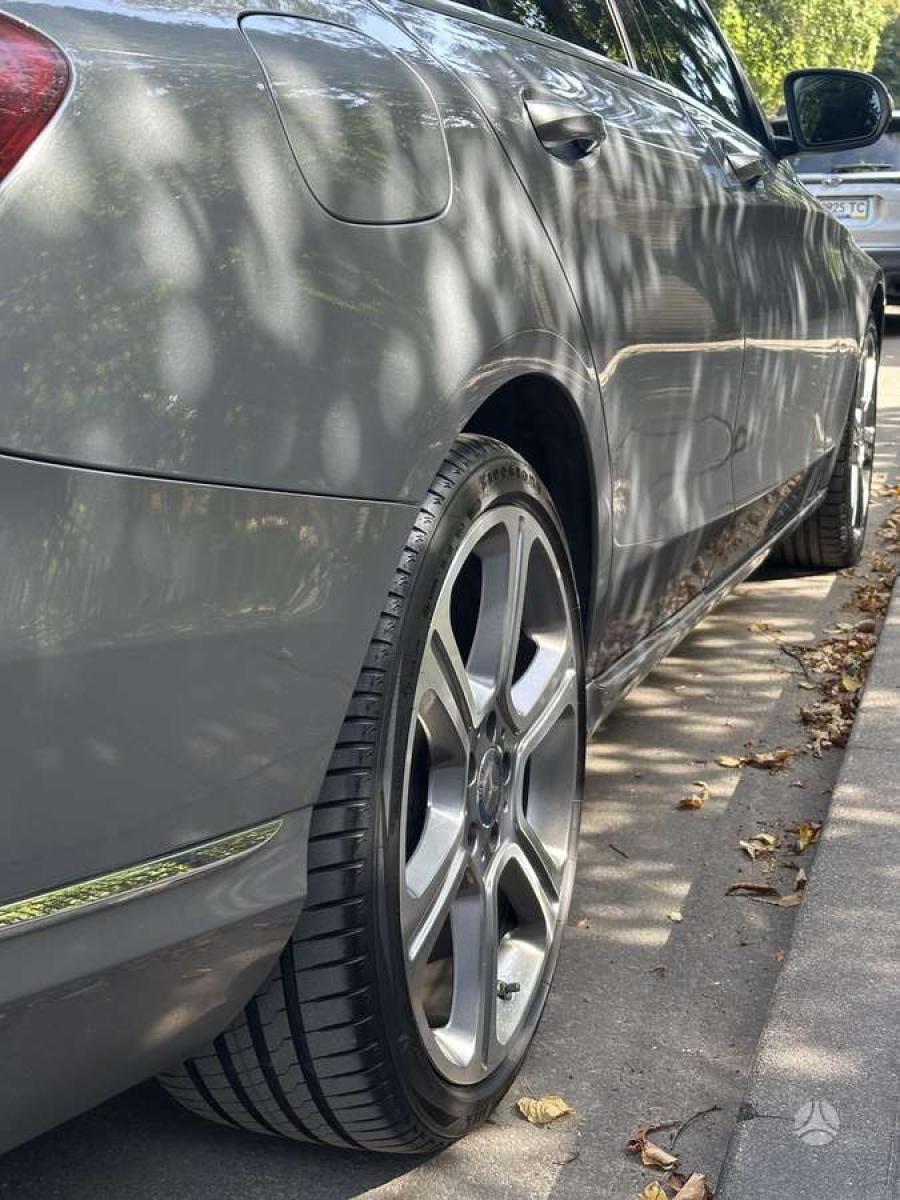 Grey Mercedes-Benz c-220 2015 in Vilnius, with an engine capacity of 2.14 L and mileage of 283 thousand km for 12700 €, photo 5 on AUTOMOTO.COM.LV