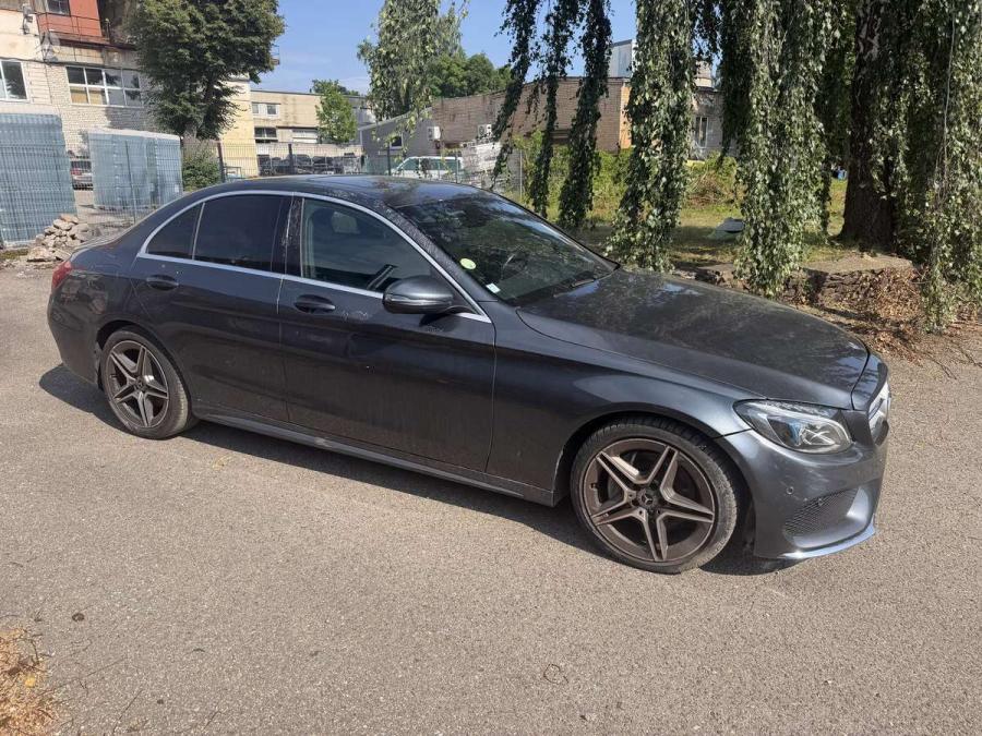 Grey Mercedes-Benz c-220 2015 in Kaunas, with an engine capacity of 2.14 L and mileage of 270 thousand km for 8500 €, photo 3 on AUTOMOTO.COM.LV