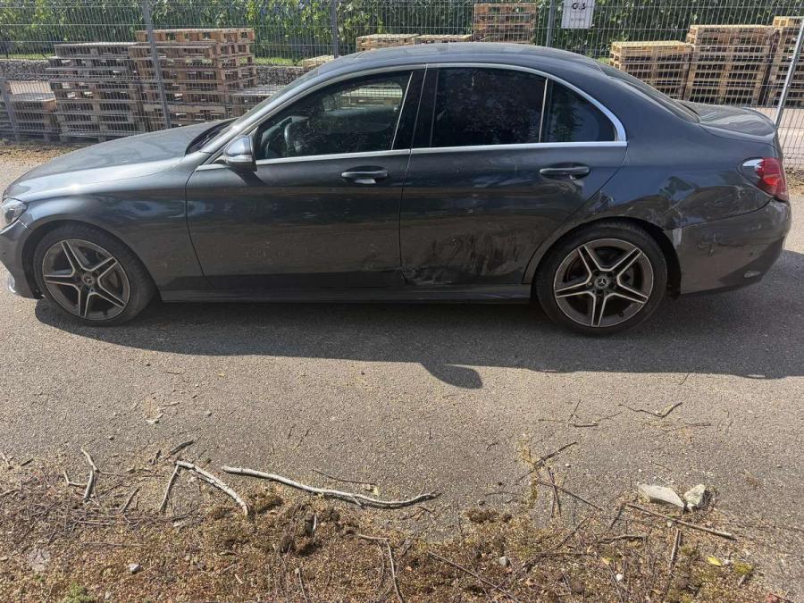 Grey Mercedes-Benz c-220 2015 in Kaunas, with an engine capacity of 2.14 L and mileage of 270 thousand km for 8500 €, photo 9 on AUTOMOTO.COM.LV