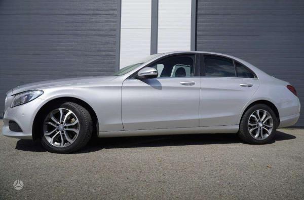 Pelēks Mercedes-Benz c-220 2016 Viļņa, ar dzinēja tilpumu 2.14 L un nobraukumu 203 tūkst. km par 15499 €, foto 4 vietnē AUTOMOTO.COM.LV