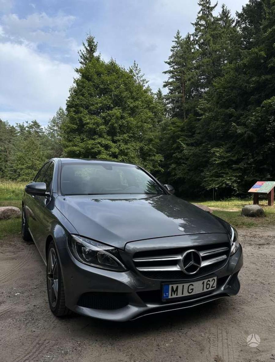 Grey Mercedes-Benz c-220 2017 in Vilnius, with an engine capacity of 0.00 L and mileage of 340 thousand km for 13500 €, photo 3 on AUTOMOTO.COM.LV