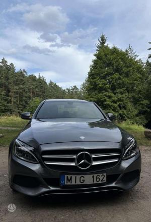 Grey Mercedes-Benz c-220 2017 in Vilnius, with an engine capacity of 0.00 L and mileage of 340 thousand km for 13500 €, photo 6 on AUTOMOTO.COM.LV