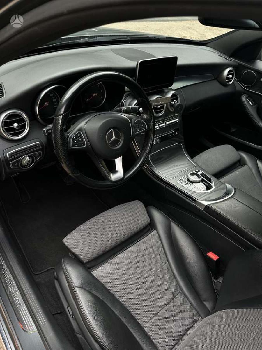 Grey Mercedes-Benz c-220 2017 in Vilnius, with an engine capacity of 0.00 L and mileage of 340 thousand km for 13500 €, photo 7 on AUTOMOTO.COM.LV