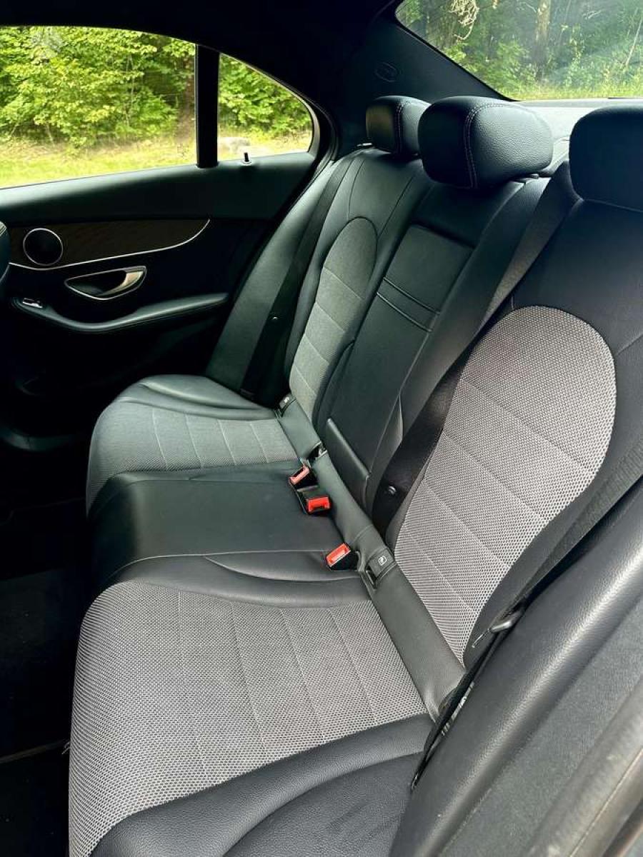Grey Mercedes-Benz c-220 2017 in Vilnius, with an engine capacity of 0.00 L and mileage of 340 thousand km for 13500 €, photo 12 on AUTOMOTO.COM.LV