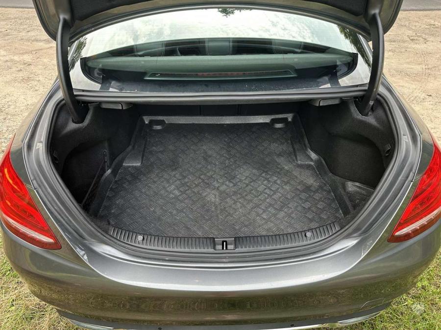 Grey Mercedes-Benz c-220 2017 in Vilnius, with an engine capacity of 0.00 L and mileage of 340 thousand km for 13500 €, photo 13 on AUTOMOTO.COM.LV