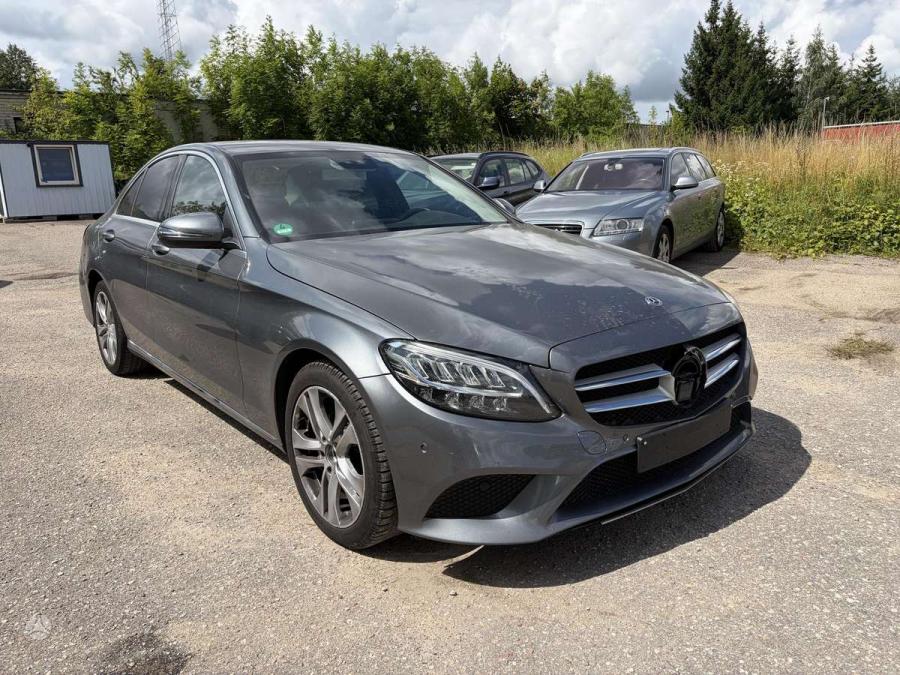 Серый Мерседес Ц 220 2019 в Алитус, объемом двигателя 2.00 л и пробегом 206 тыс. км за 12750 €, фото 4 на AUTOMOTO.COM.LV