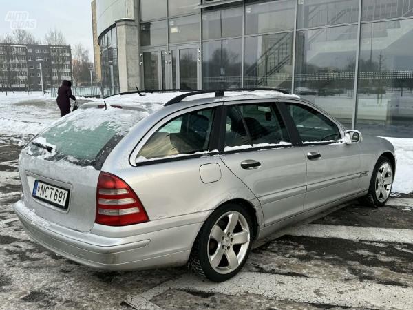 Pelēks Mercedes-Benz c-220 2002 Panevēža, ar dzinēja tilpumu 2.20 L un nobraukumu 400 tūkst. km par 950 €, foto 7 vietnē AUTOMOTO.COM.LV
