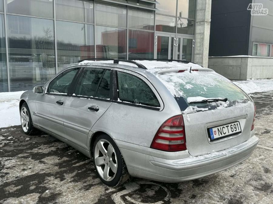 Grey Mercedes-Benz c-220 2002 in Panevezys, with an engine capacity of 2.20 L and mileage of 400 thousand km for 950 €, photo 8 on AUTOMOTO.COM.LV