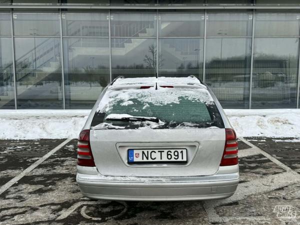 Pelēks Mercedes-Benz c-220 2002 Panevēža, ar dzinēja tilpumu 2.20 L un nobraukumu 400 tūkst. km par 950 €, foto 9 vietnē AUTOMOTO.COM.LV