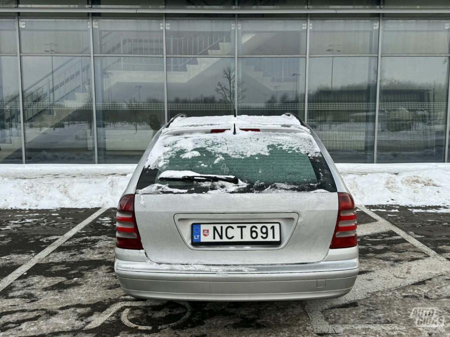 Grey Mercedes-Benz c-220 2002 in Panevezys, with an engine capacity of 2.20 L and mileage of 400 thousand km for 950 €, photo 9 on AUTOMOTO.COM.LV