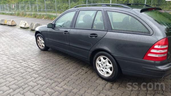 Pelēks Mercedes-Benz c-220 2002 Ogre, ar dzinēja tilpumu 2.20 L un nobraukumu 206 tūkst. km par 2250 €, foto 4 vietnē AUTOMOTO.COM.LV