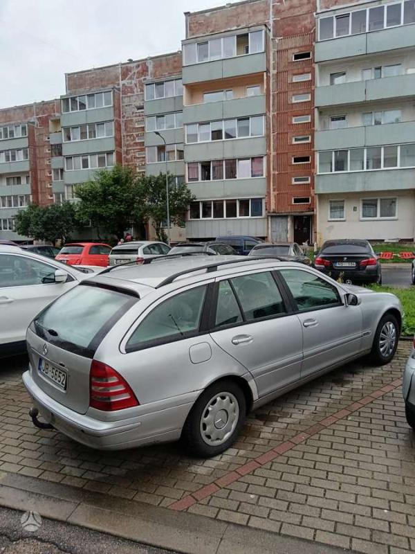 Pelēks Mercedes-Benz c-220 2003 Liepāja, ar dzinēja tilpumu 2.20 L un nobraukumu 347 tūkst. km par 1500 €, foto 3 vietnē AUTOMOTO.COM.LV