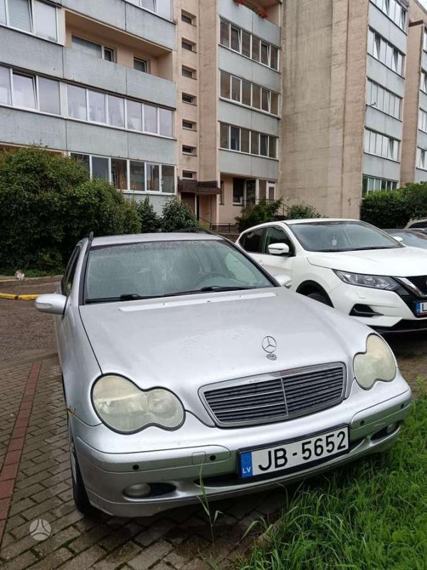 Pelēks Mercedes-Benz c-220 2003 Liepāja, ar dzinēja tilpumu 2.20 L un nobraukumu 347 tūkst. km par 1500 €, foto 6 vietnē AUTOMOTO.COM.LV