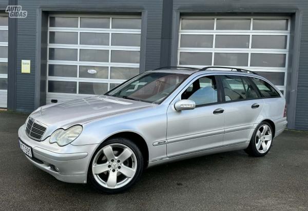 Pelēks Mercedes-Benz c-220 2003 Panevēža, ar dzinēja tilpumu 2.20 L un nobraukumu 400 tūkst. km par 1150 €, foto 4 vietnē AUTOMOTO.COM.LV