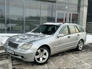 Pelēks Mercedes-Benz c-220 2003 Panevēža, ar dzinēja tilpumu 2.20 L un nobraukumu 400 tūkst. km par 970 €, foto 2 vietnē AUTOMOTO.COM.LV