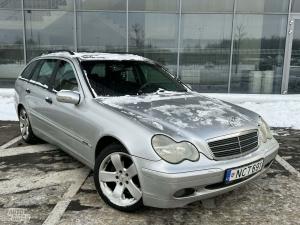 Pelēks Mercedes-Benz c-220 2003 Panevēža, ar dzinēja tilpumu 2.20 L un nobraukumu 400 tūkst. km par 970 €, foto 4 vietnē AUTOMOTO.COM.LV