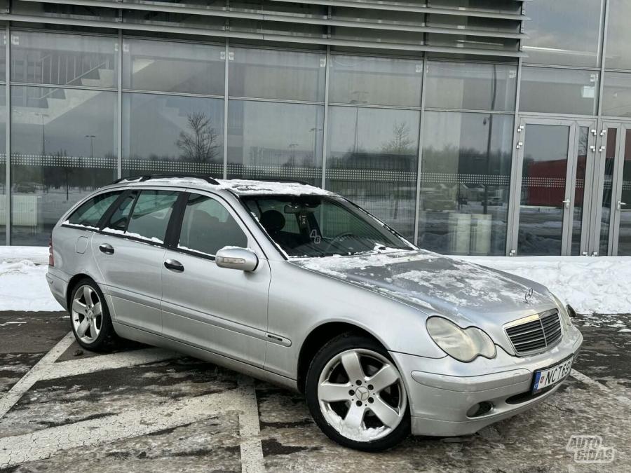 Pelēks Mercedes-Benz c-220 2003 Panevēža, ar dzinēja tilpumu 2.20 L un nobraukumu 400 tūkst. km par 970 €, foto 5 vietnē AUTOMOTO.COM.LV