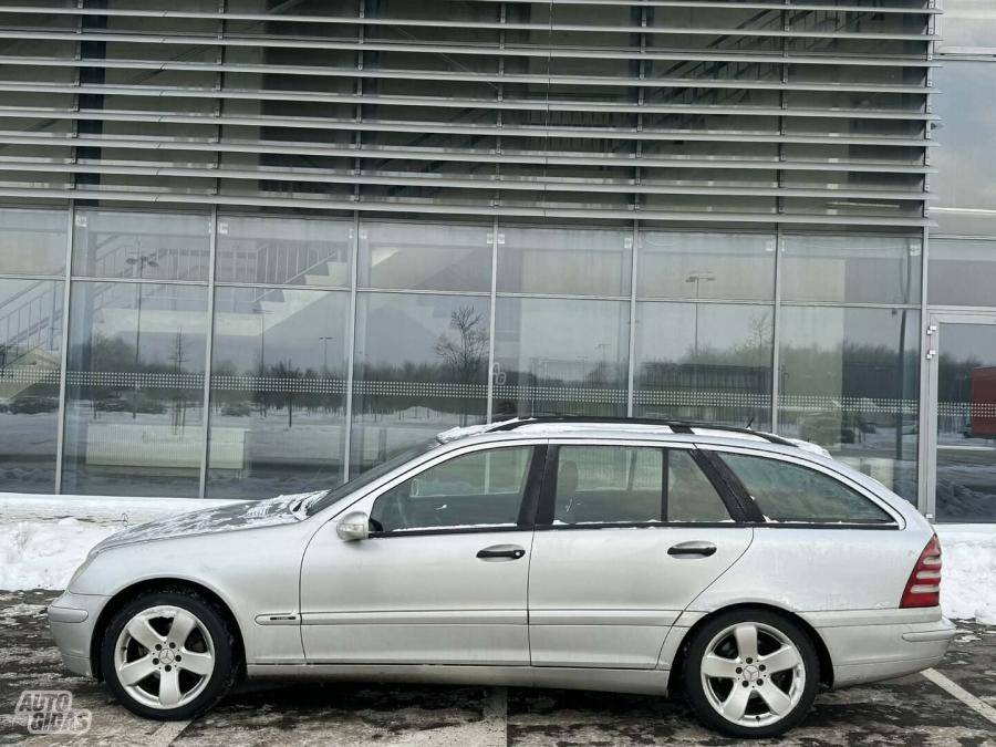 Pelēks Mercedes-Benz c-220 2003 Panevēža, ar dzinēja tilpumu 2.20 L un nobraukumu 400 tūkst. km par 970 €, foto 6 vietnē AUTOMOTO.COM.LV