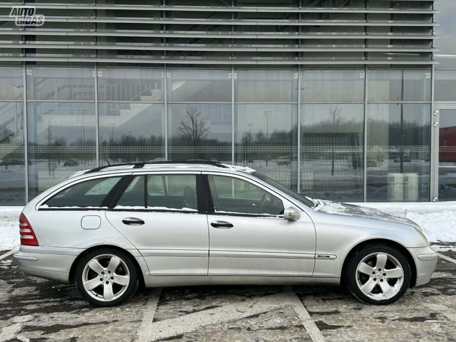 Pelēks Mercedes-Benz c-220 2003 Panevēža, ar dzinēja tilpumu 2.20 L un nobraukumu 400 tūkst. km par 970 €, foto 7 vietnē AUTOMOTO.COM.LV