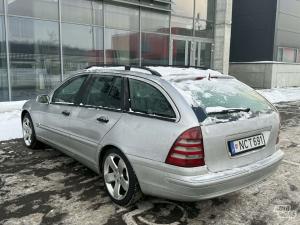Pelēks Mercedes-Benz c-220 2003 Panevēža, ar dzinēja tilpumu 2.20 L un nobraukumu 400 tūkst. km par 970 €, foto 10 vietnē AUTOMOTO.COM.LV