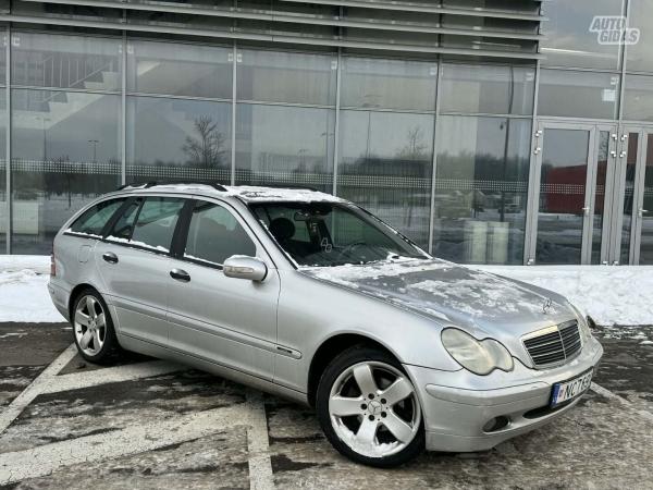 Pelēks Mercedes-Benz c-220 2003 Panevēža, ar dzinēja tilpumu 2.20 L un nobraukumu 400 tūkst. km par 970 €, foto 4 vietnē AUTOMOTO.COM.LV