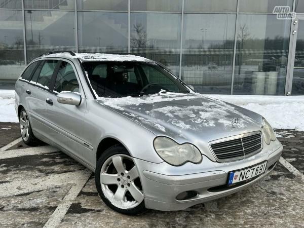 Pelēks Mercedes-Benz c-220 2003 Panevēža, ar dzinēja tilpumu 2.20 L un nobraukumu 400 tūkst. km par 970 €, foto 5 vietnē AUTOMOTO.COM.LV