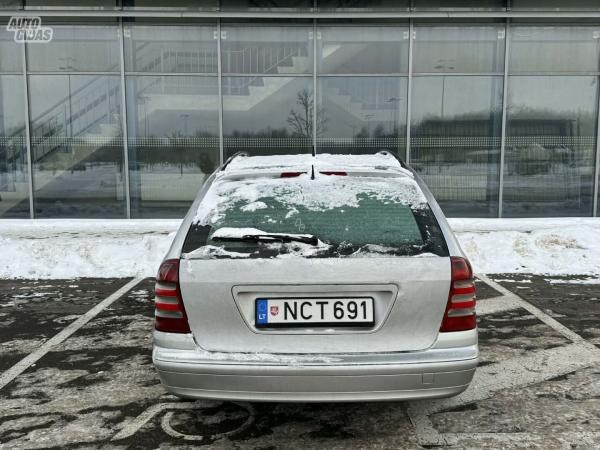 Pelēks Mercedes-Benz c-220 2003 Panevēža, ar dzinēja tilpumu 2.20 L un nobraukumu 400 tūkst. km par 970 €, foto 10 vietnē AUTOMOTO.COM.LV