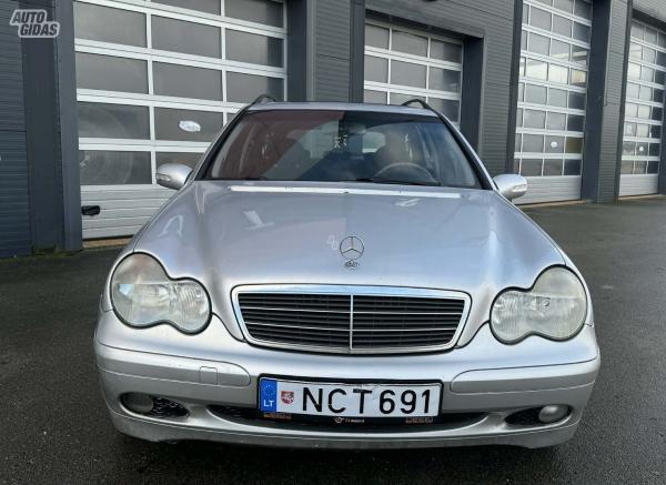 Grey Mercedes-Benz c-220 2003 in Panevezys, with an engine capacity of 2.20 L and mileage of 400 thousand km for 950 €, photo 3 on AUTOMOTO.COM.LV