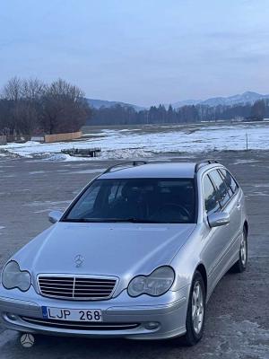 Pelēks Mercedes-Benz c-220 2003 Klaipėda, ar dzinēja tilpumu 2.20 L un nobraukumu 334 tūkst. km par 1800 €, foto  vietnē AUTOMOTO.COM.LV