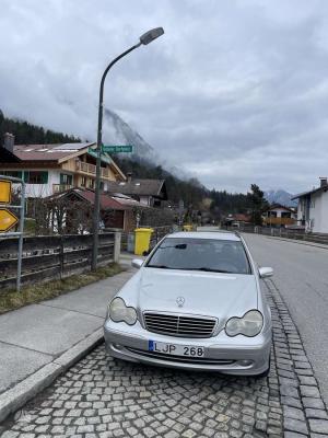 Pelēks Mercedes-Benz c-220 2003 Klaipėda, ar dzinēja tilpumu 2.20 L un nobraukumu 334 tūkst. km par 1800 €, foto 3 vietnē AUTOMOTO.COM.LV