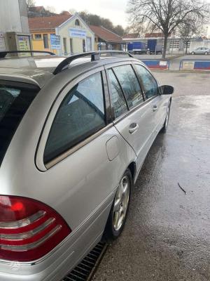 Pelēks Mercedes-Benz c-220 2003 Klaipėda, ar dzinēja tilpumu 2.20 L un nobraukumu 334 tūkst. km par 1800 €, foto 4 vietnē AUTOMOTO.COM.LV