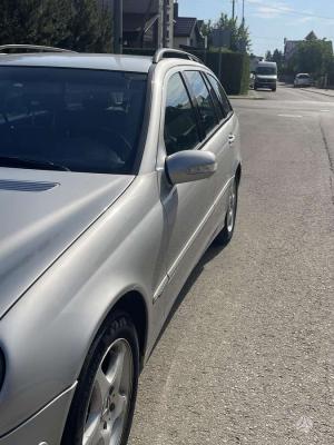 Pelēks Mercedes-Benz c-220 2003 Klaipėda, ar dzinēja tilpumu 2.20 L un nobraukumu 334 tūkst. km par 1800 €, foto 8 vietnē AUTOMOTO.COM.LV