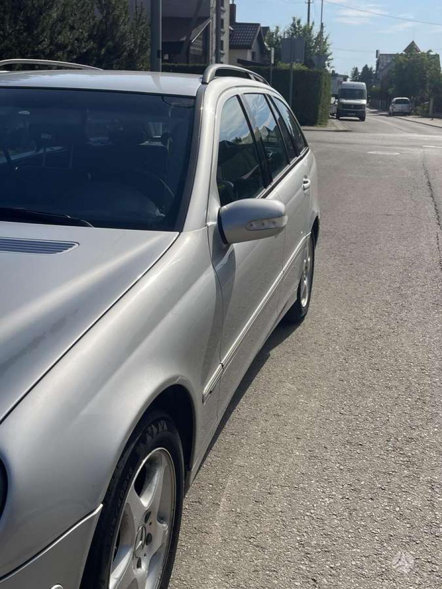 Pelēks Mercedes-Benz c-220 2003 Klaipėda, ar dzinēja tilpumu 2.20 L un nobraukumu 334 tūkst. km par 1800 €, foto 8 vietnē AUTOMOTO.COM.LV