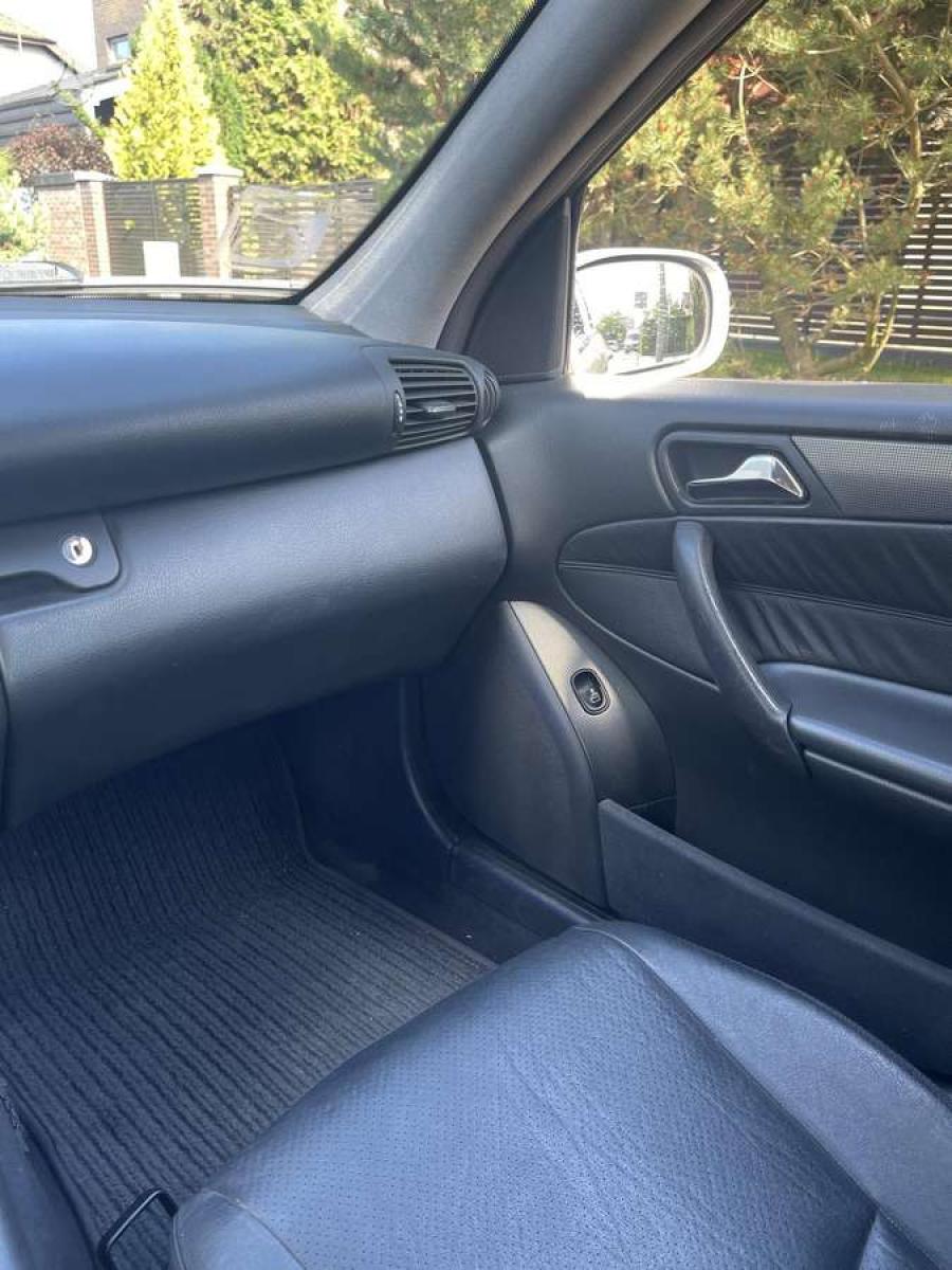 Pelēks Mercedes-Benz c-220 2003 Klaipėda, ar dzinēja tilpumu 2.20 L un nobraukumu 334 tūkst. km par 1800 €, foto 9 vietnē AUTOMOTO.COM.LV