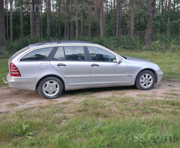 Серый Мерседес Ц 220 2003 в Талси, объемом двигателя 2.20 л и пробегом 408 тыс. км за 1550 €, фото 4 на AUTOMOTO.COM.LV