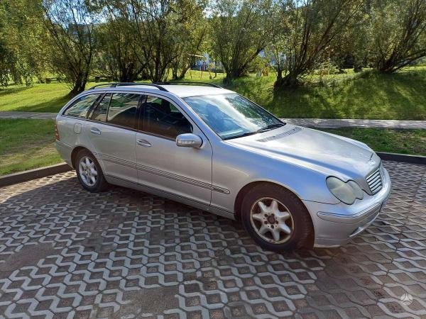 Grey Mercedes-Benz c-220 2003 in Vilnius, with an engine capacity of 2.15 L and mileage of 320 thousand km for 800 €, photo 4 on AUTOMOTO.COM.LV