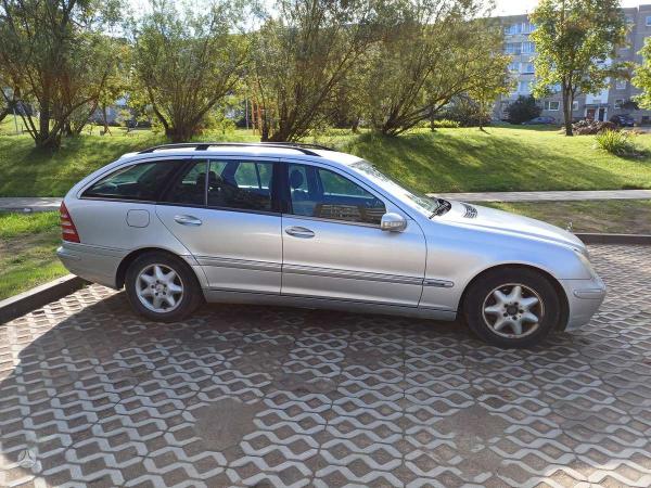 Grey Mercedes-Benz c-220 2003 in Vilnius, with an engine capacity of 2.15 L and mileage of 320 thousand km for 800 €, photo 5 on AUTOMOTO.COM.LV
