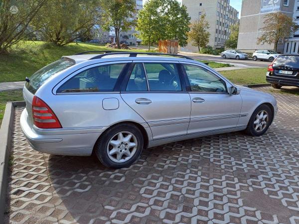 Grey Mercedes-Benz c-220 2003 in Vilnius, with an engine capacity of 2.15 L and mileage of 320 thousand km for 800 €, photo 6 on AUTOMOTO.COM.LV