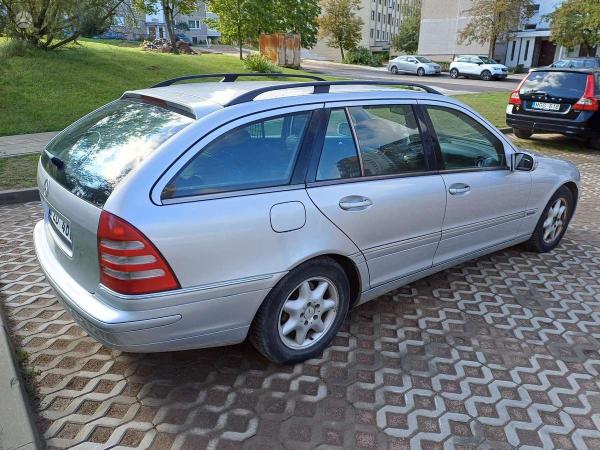 Grey Mercedes-Benz c-220 2003 in Vilnius, with an engine capacity of 2.15 L and mileage of 320 thousand km for 800 €, photo 7 on AUTOMOTO.COM.LV