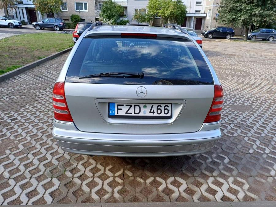 Серый Мерседес Ц 220 2003 в Вильнюс, объемом двигателя 2.15 л и пробегом 320 тыс. км за 800 €, фото 8 на AUTOMOTO.COM.LV