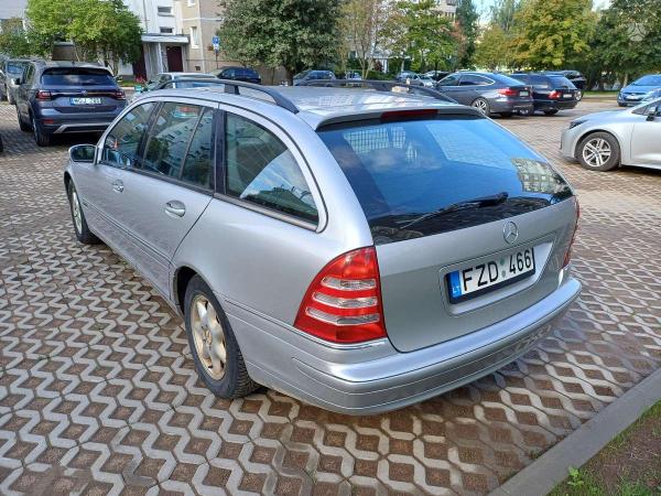 Grey Mercedes-Benz c-220 2003 in Vilnius, with an engine capacity of 2.15 L and mileage of 320 thousand km for 800 €, photo 9 on AUTOMOTO.COM.LV