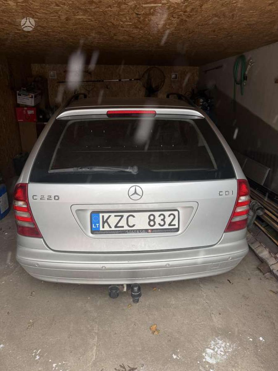 Pelēks Mercedes-Benz c-220 2004 Vilkaviškis, ar dzinēja tilpumu 2.20 L un nobraukumu 333 tūkst. km par 1550 €, foto 4 vietnē AUTOMOTO.COM.LV