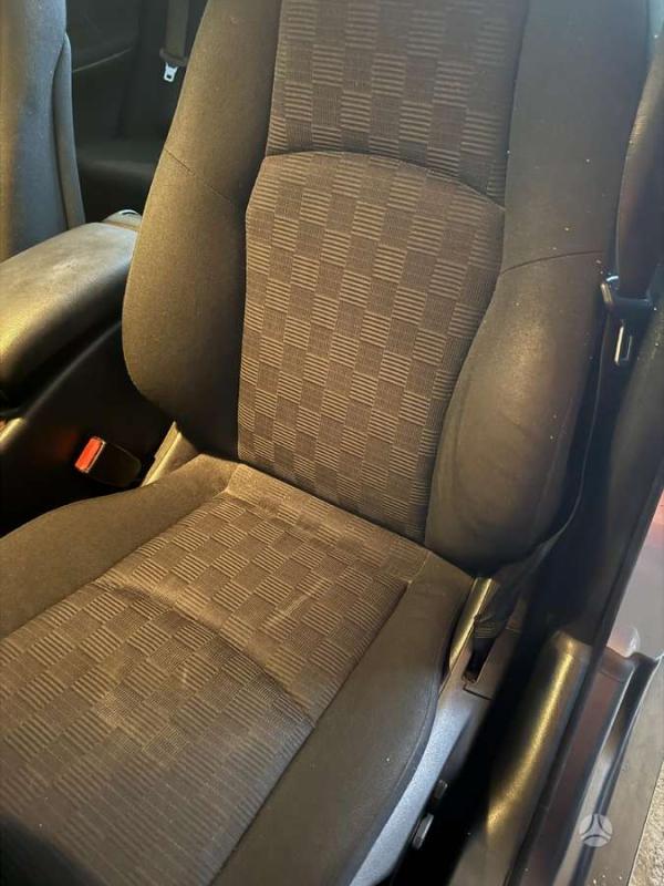 Pelēks Mercedes-Benz c-220 2004 Vilkaviškis, ar dzinēja tilpumu 2.20 L un nobraukumu 333 tūkst. km par 1550 €, foto 9 vietnē AUTOMOTO.COM.LV